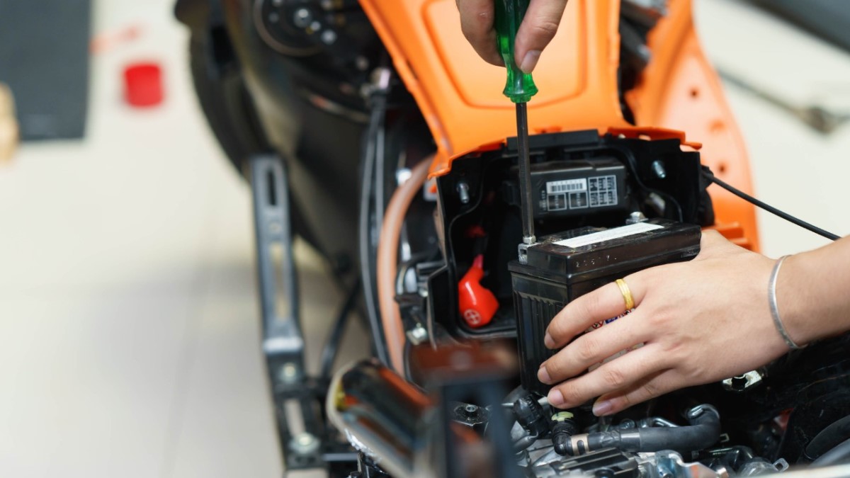 Penyebab dan Cara Mencegah Motor Listrik Agar Tidak Terbakar - Gaspol